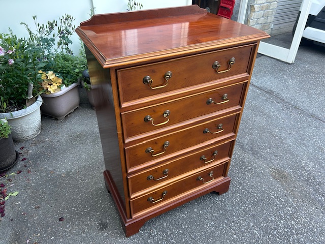 2024-481 BEAUTIFUL ANTIQUES